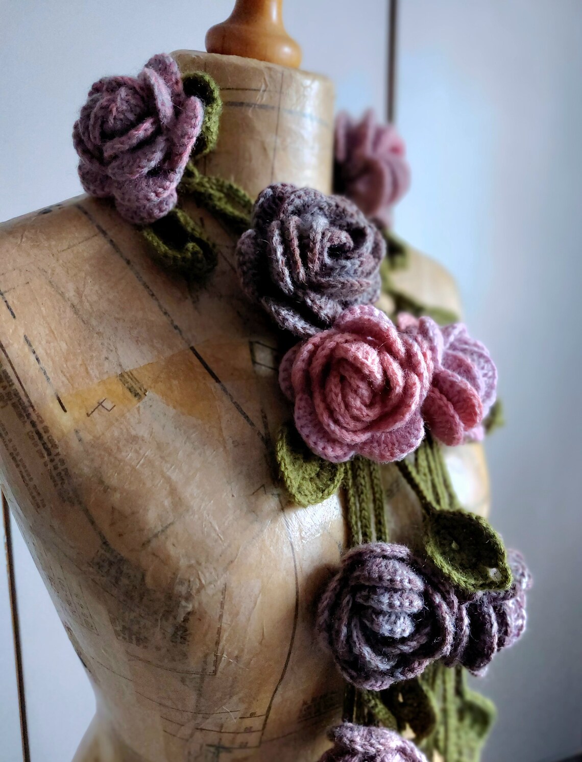 Crochet Rose Lariat , Rose Scarf, Crochet Rose Accessories. - Etsy