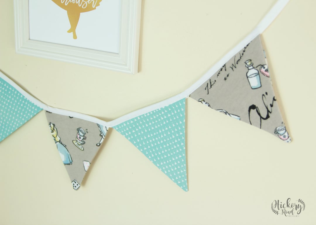 ALICE in WONDERLAND Themed SHORT Bunting, Pennant Banner, Flags ...