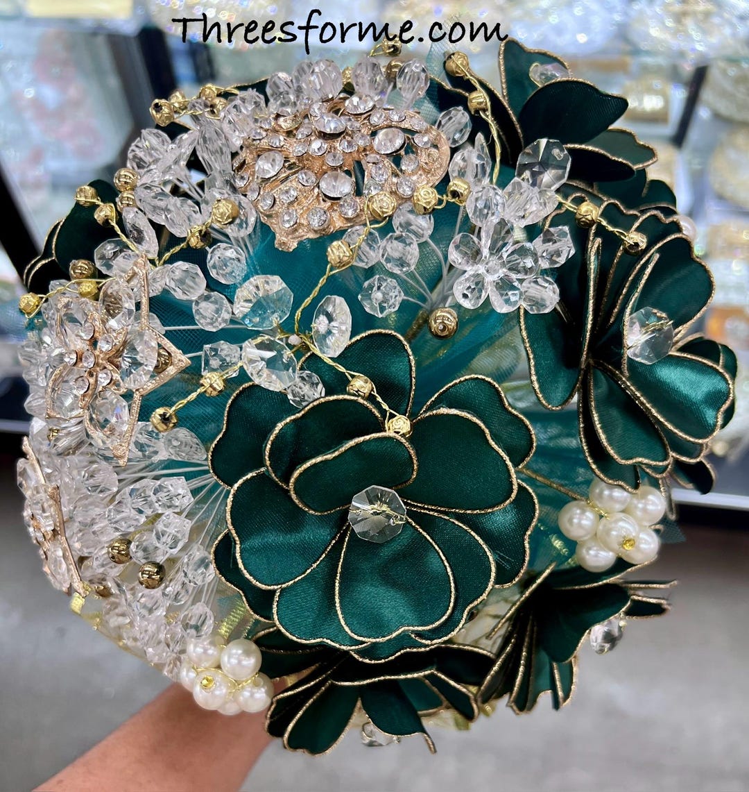 Emerald Green With Gold Quinceañera Ramo En Color Verde Esmeralda Sweet ...