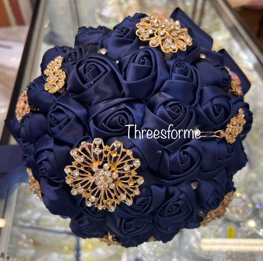 Navy Blue With Gold Quinceañera Ramo En Color Ivory Sweet 15 Bouquet ...