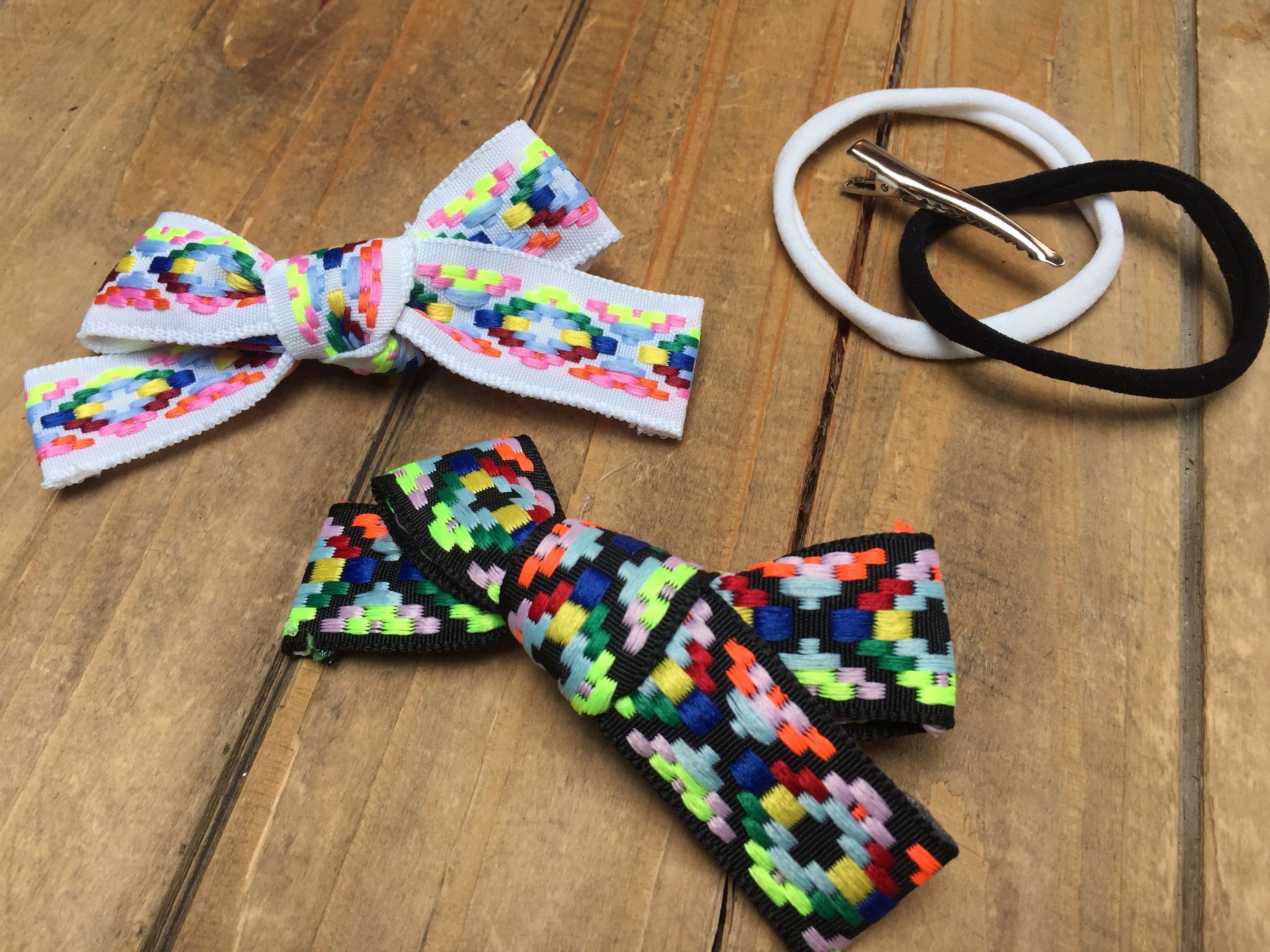 White Geometric Bow Black Geometric Bow Chloe and Evelyn - Etsy UK