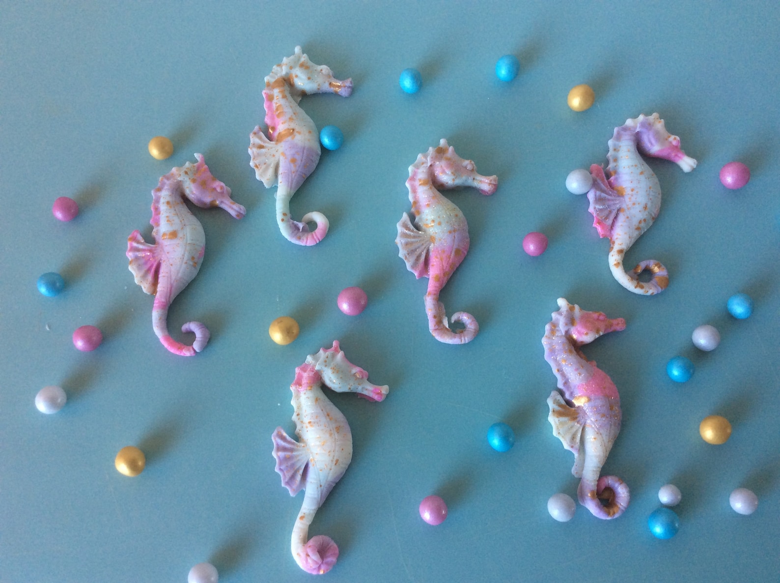 Edible Fondant Seahorses Cupcake Toppers With Cupcake - Etsy