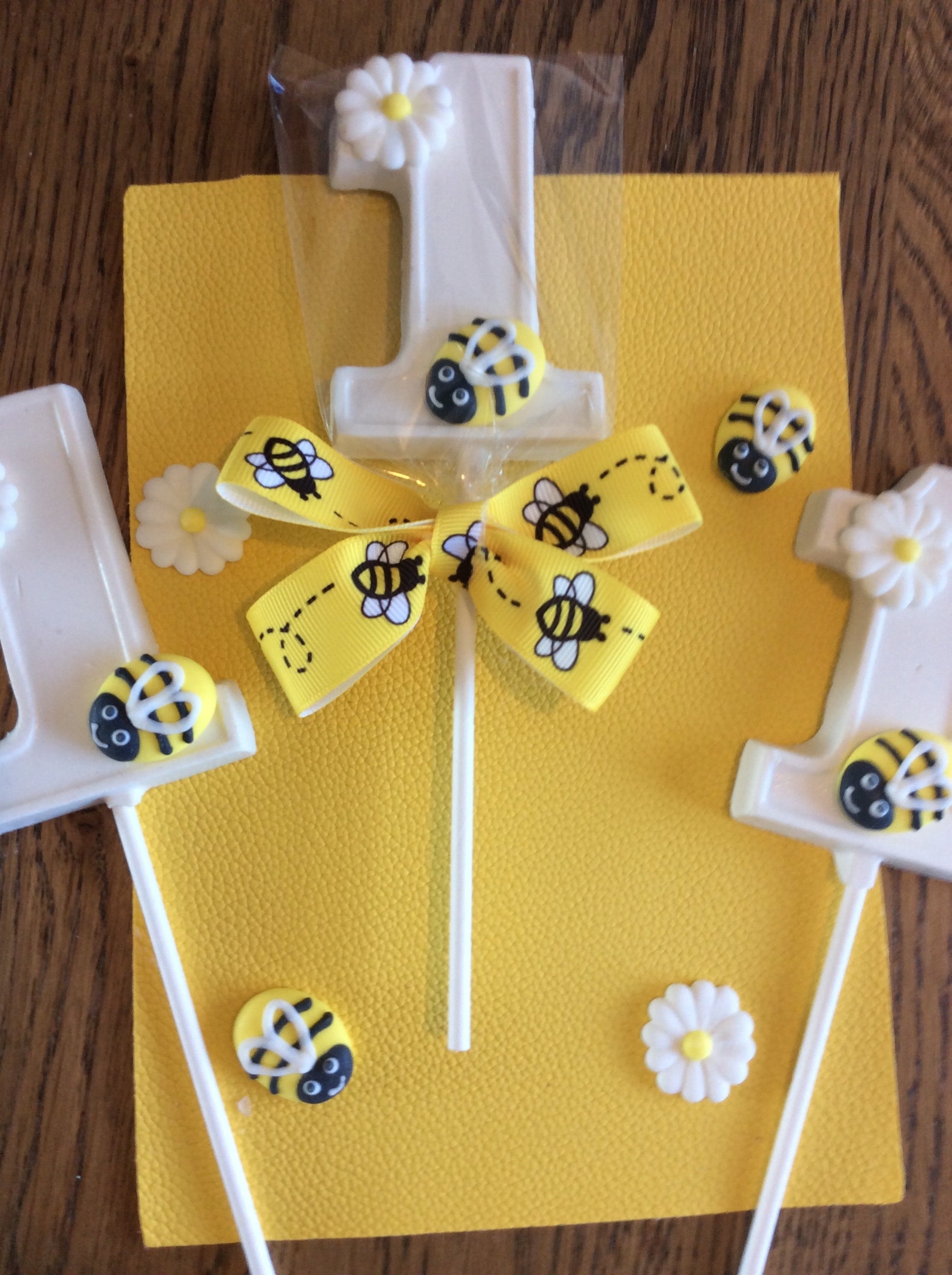 Set of Number one Bee themed Birthday age Lollipop Bee | Etsy