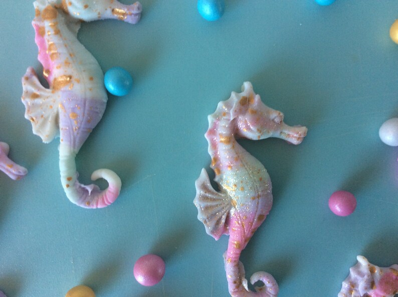Edible Fondant Seahorses Cupcake Toppers With Cupcake - Etsy