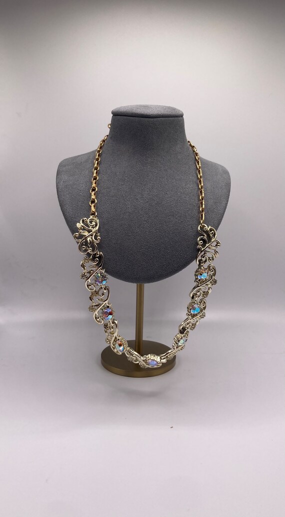Vintage intricately detailed necklace - Gem