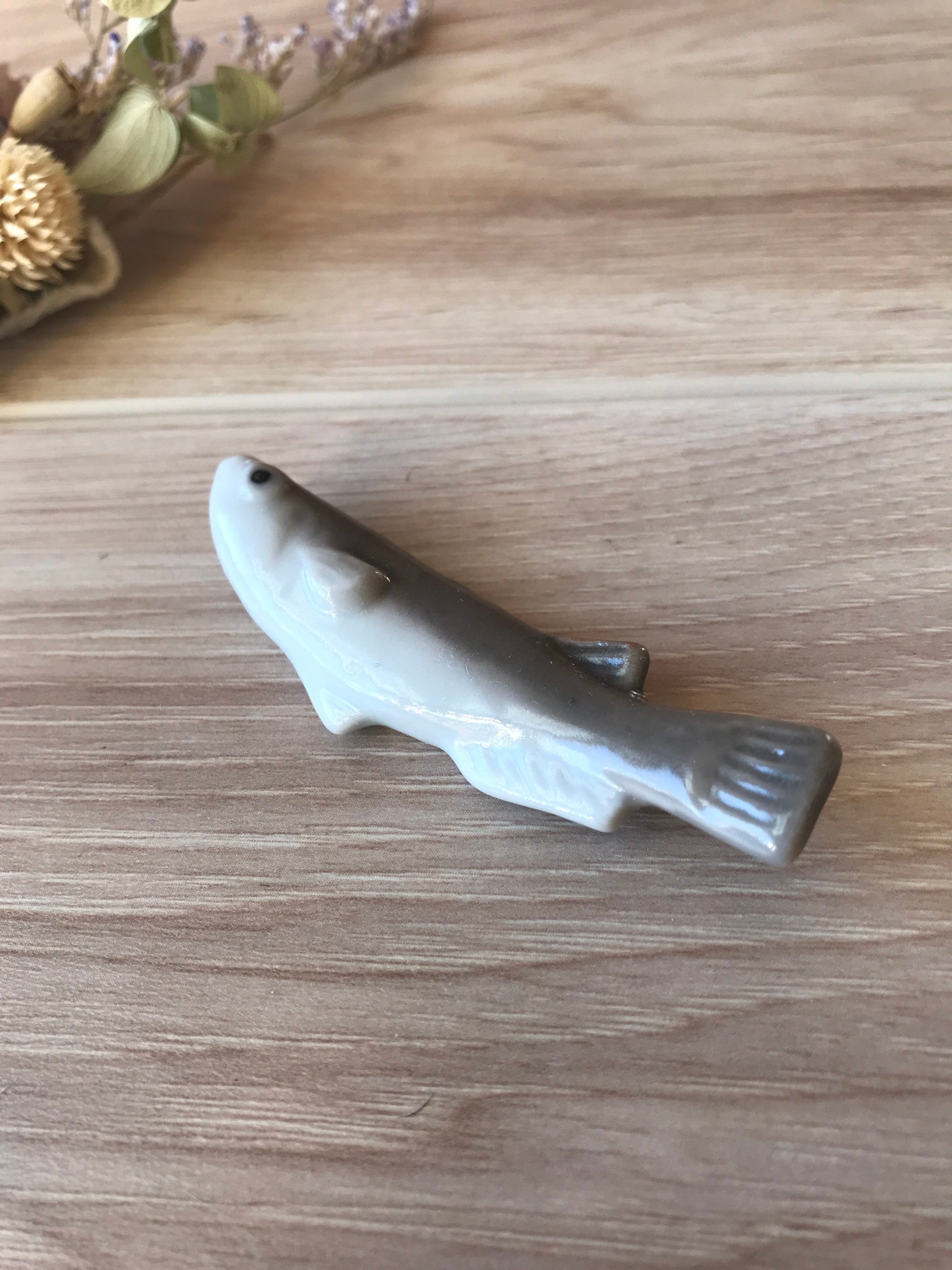 Colorful Polka dot Smiling fish-shaped Chopstick rest holder Japanese ...