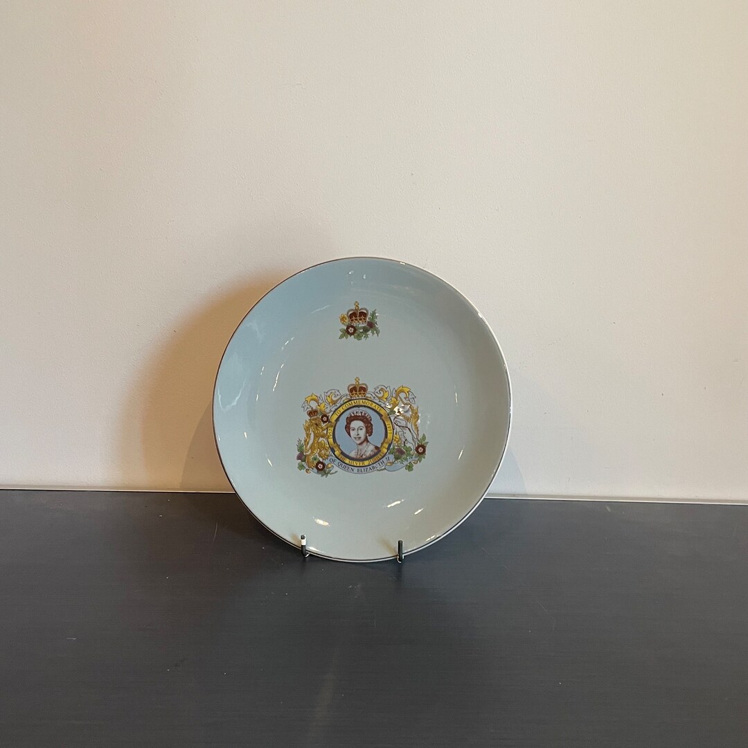 Queen Elizabeth II Silver Jubilee Plate - Etsy