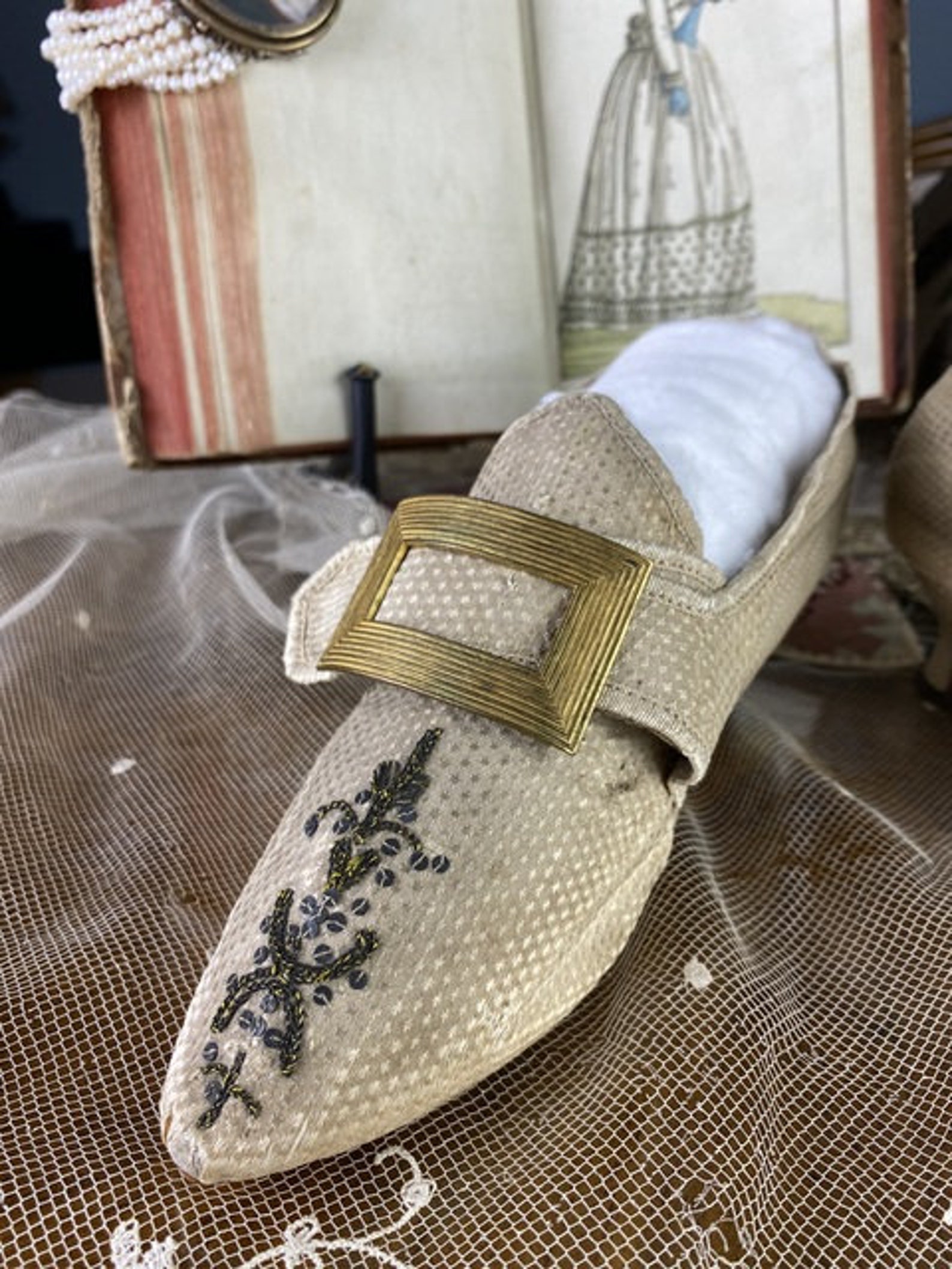 1790 Embroidered Rococo Shoes, Antique Shoes, Pumps, Antike Schuhe ...