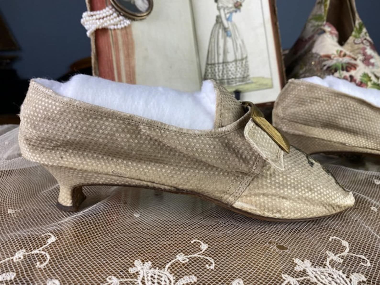 1790 Embroidered Rococo Shoes, Antique Shoes, Pumps, Antike Schuhe ...