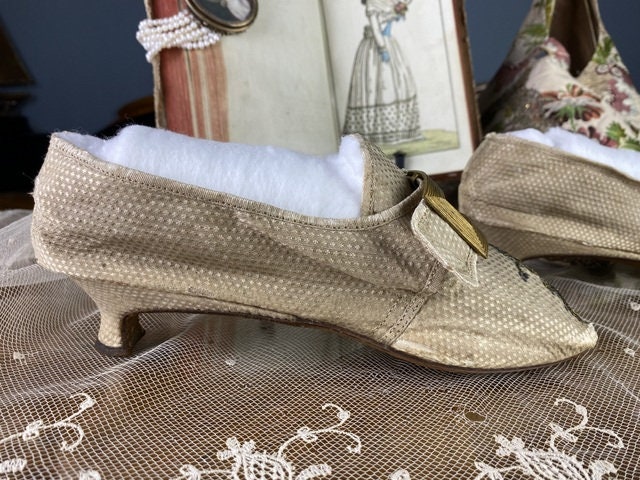 1790 Embroidered Rococo Shoes, Antique Shoes, Pumps, Antike Schuhe ...