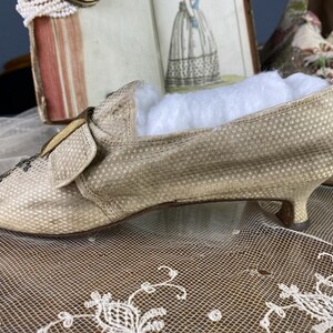 1790 Embroidered Rococo Shoes, Antique Shoes, Pumps, Antike Schuhe ...