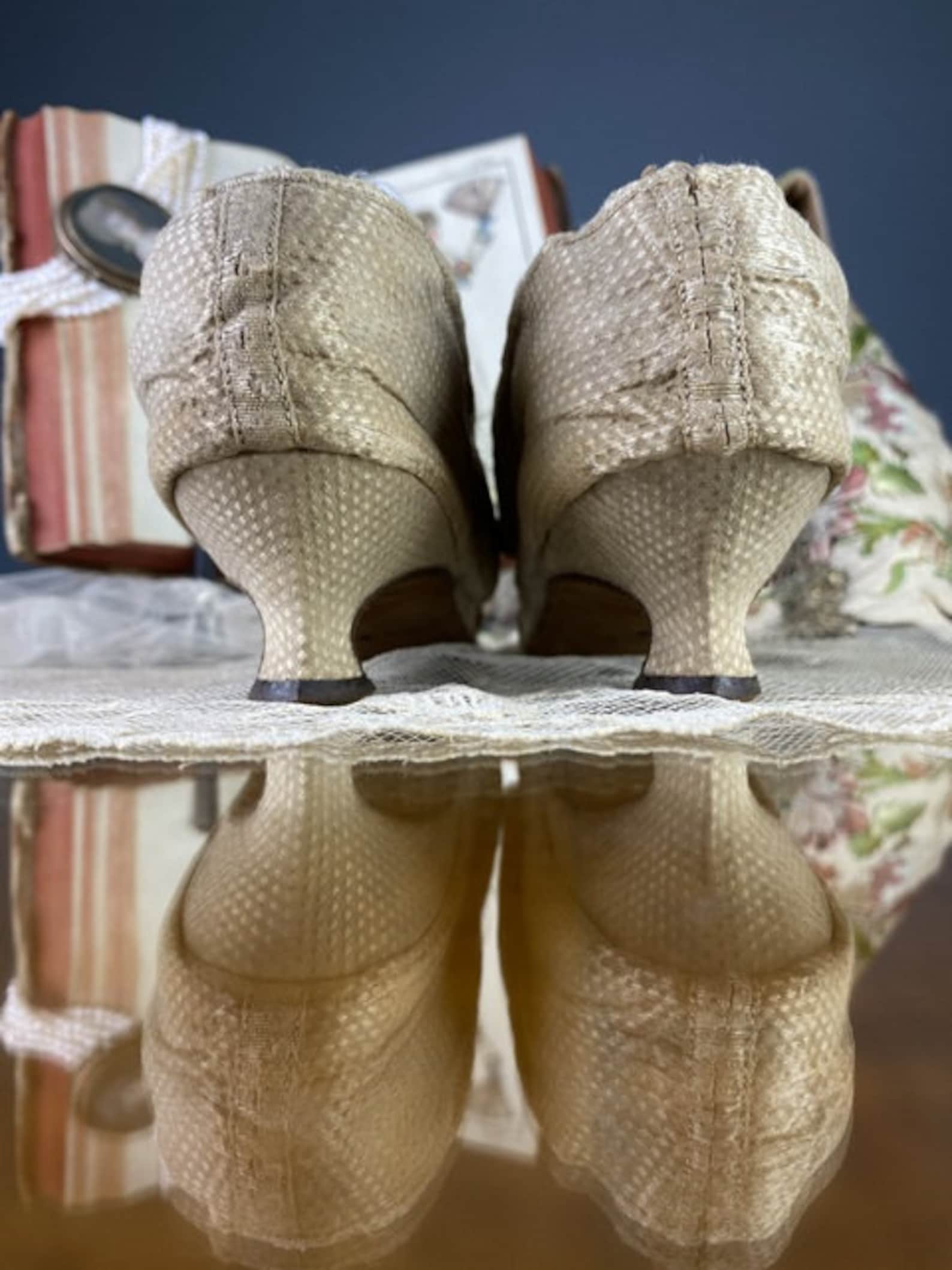 1790 Embroidered Rococo Shoes, Antique Shoes, Pumps, Antike Schuhe ...