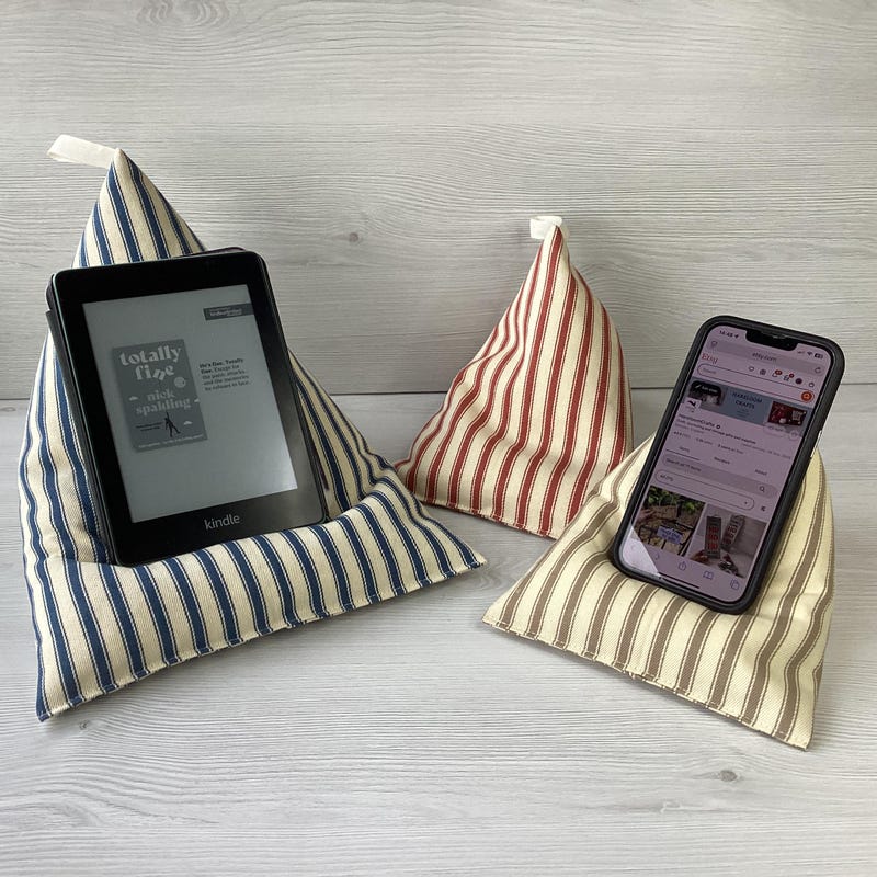 Personalised Kindle Stand - Etsy Canada