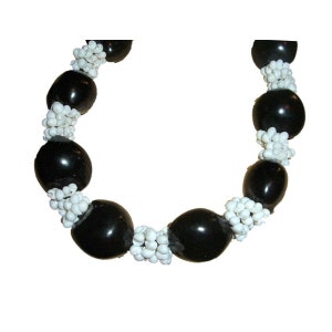 Hawaiian Jewelry 32 Black Kukui Nut With White Mongo Shells Lei ...