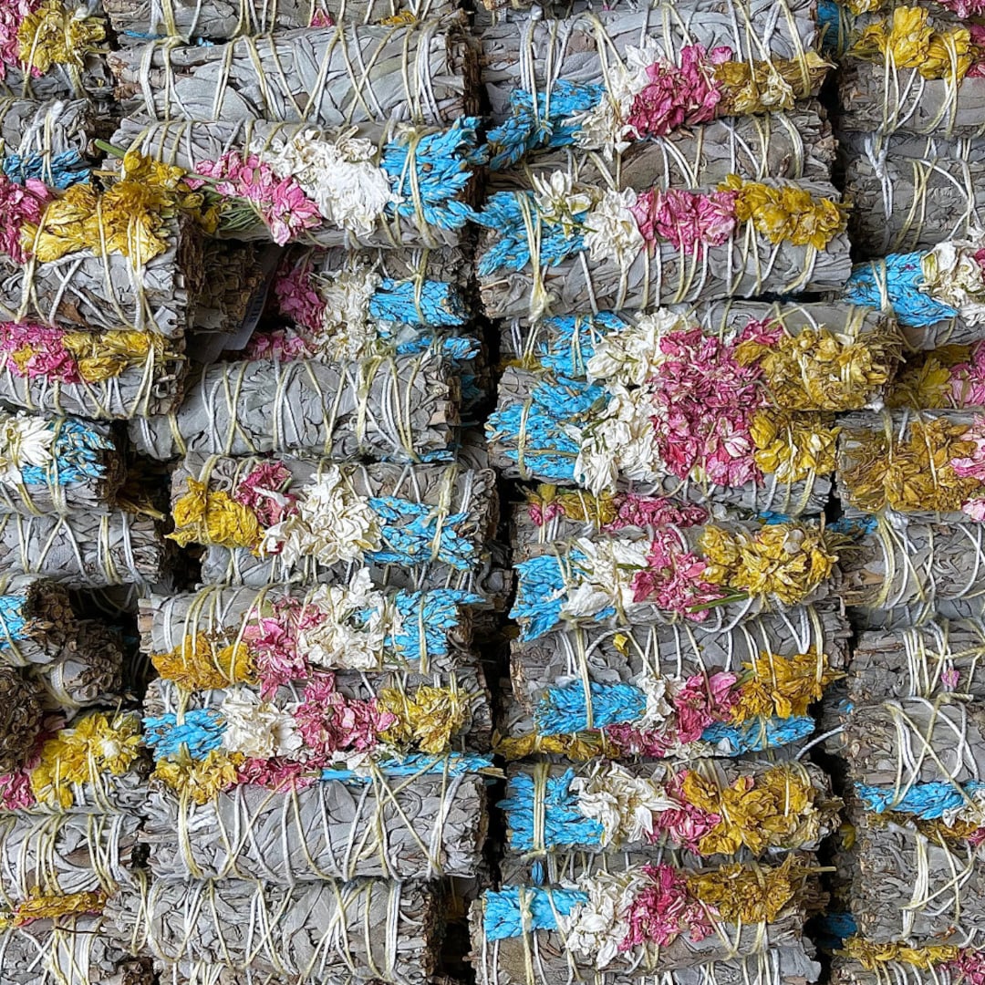 Bulk White Sage Sticks With Flowers, Sage Bundles Wholesale Smudge ...