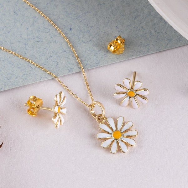 Daisy Pendant - Etsy