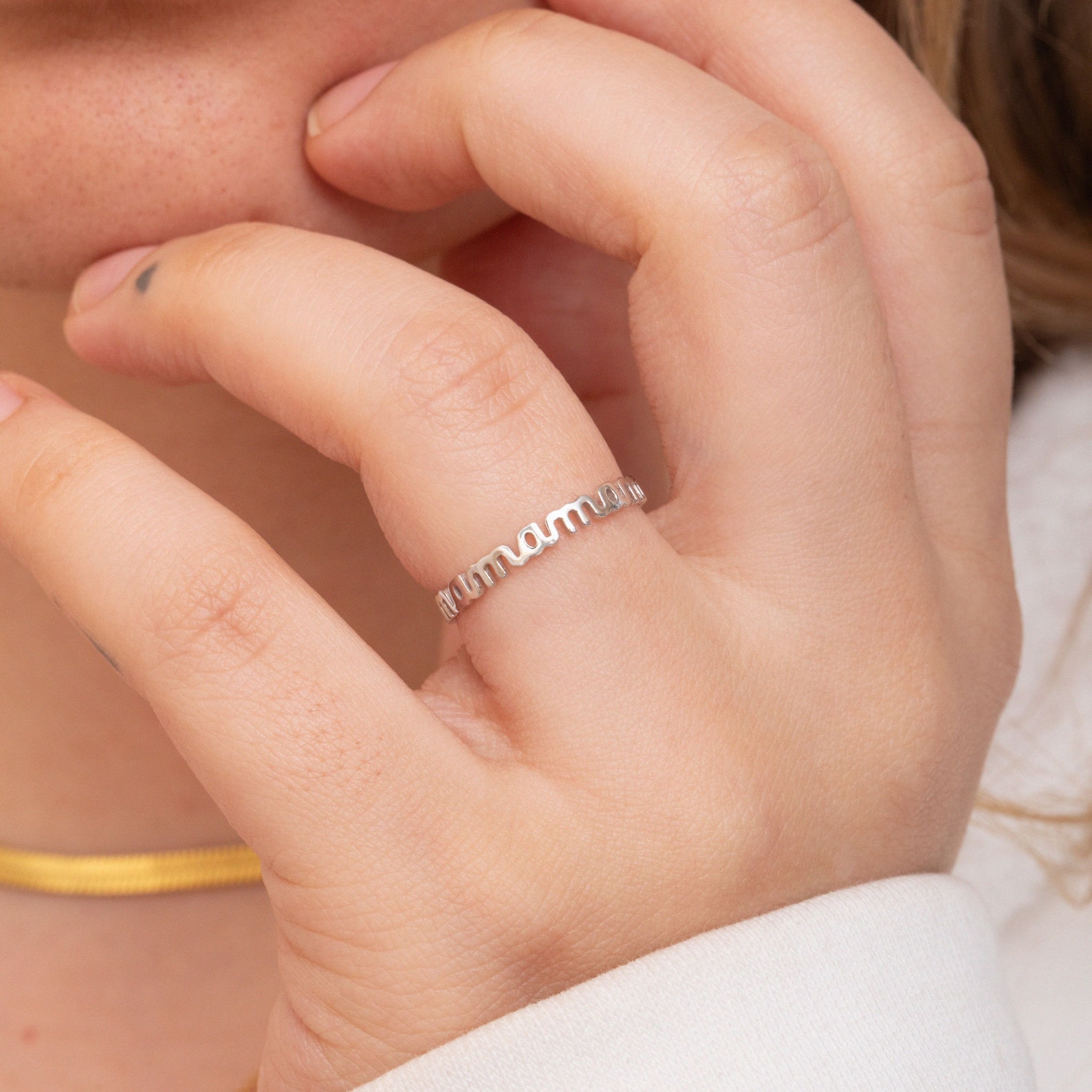Round Mama Ring in 14K 18K Solid Gold, Handwriting Script Mama Gold ...