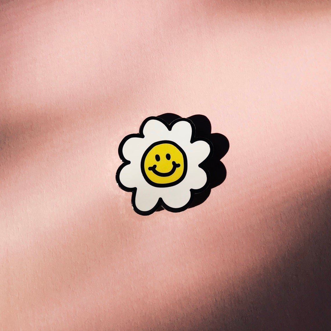 Smiley Face Daisy Flower Enamel Pin - Etsy