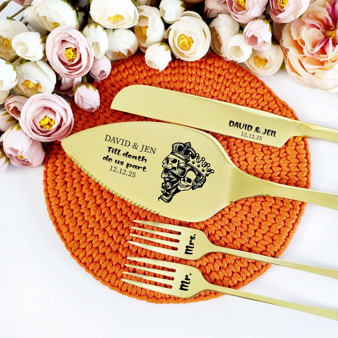 Gold King and Queen Wedding Theme Cake Cutting Set: Engraved Knife ...
