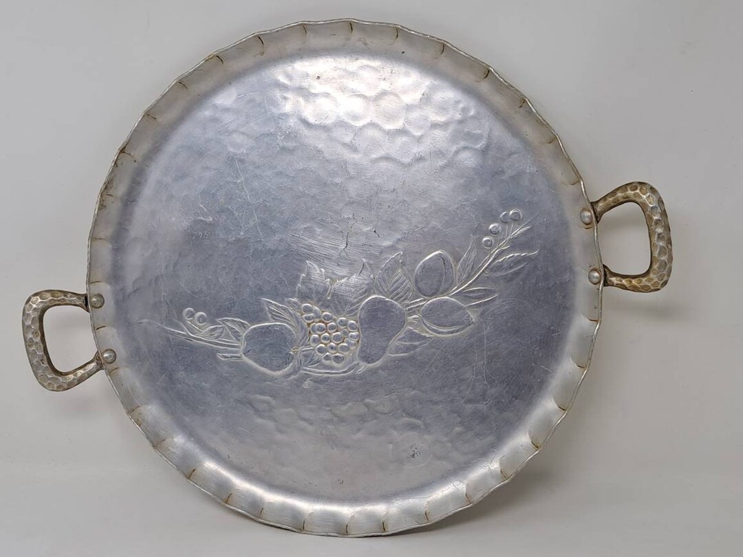 Everlast Hand Forged Hammered Aluminum Round Handled Serving Tray Fruit ...