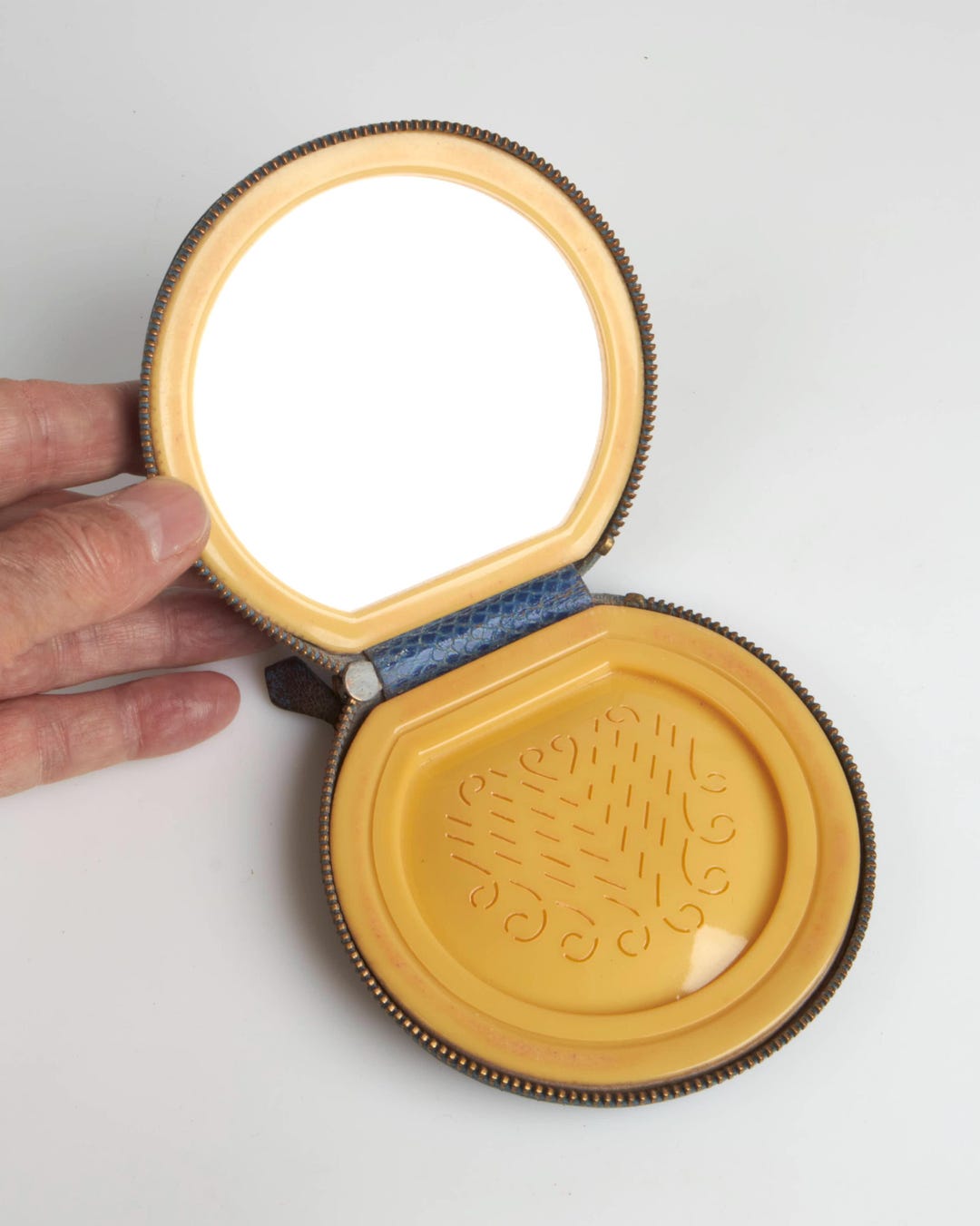 Unusual 1930’s Celluloid Powder Compact - Etsy