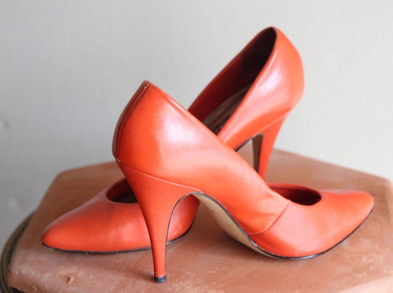 Vintage Classic Orange Leather Pumps US Size 8 - Gem