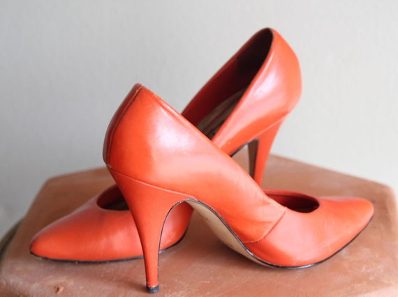 Vintage Classic Orange Leather Pumps US Size 8 - Gem