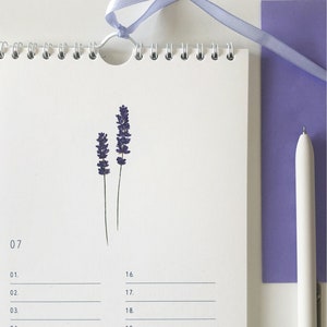 Geburtstagskalender mit floralen Motiven, Kalender mit Ringbindung ...