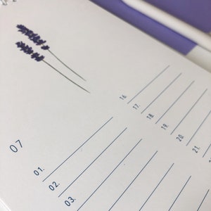 Geburtstagskalender mit floralen Motiven, Kalender mit Ringbindung ...