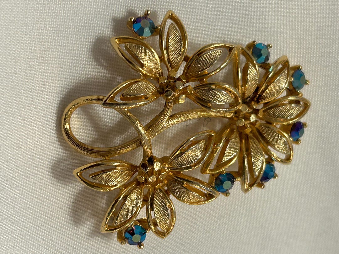 Signed Lisner, Gold Tone Brooch With Aurora Borealis Rhinestones. - Etsy