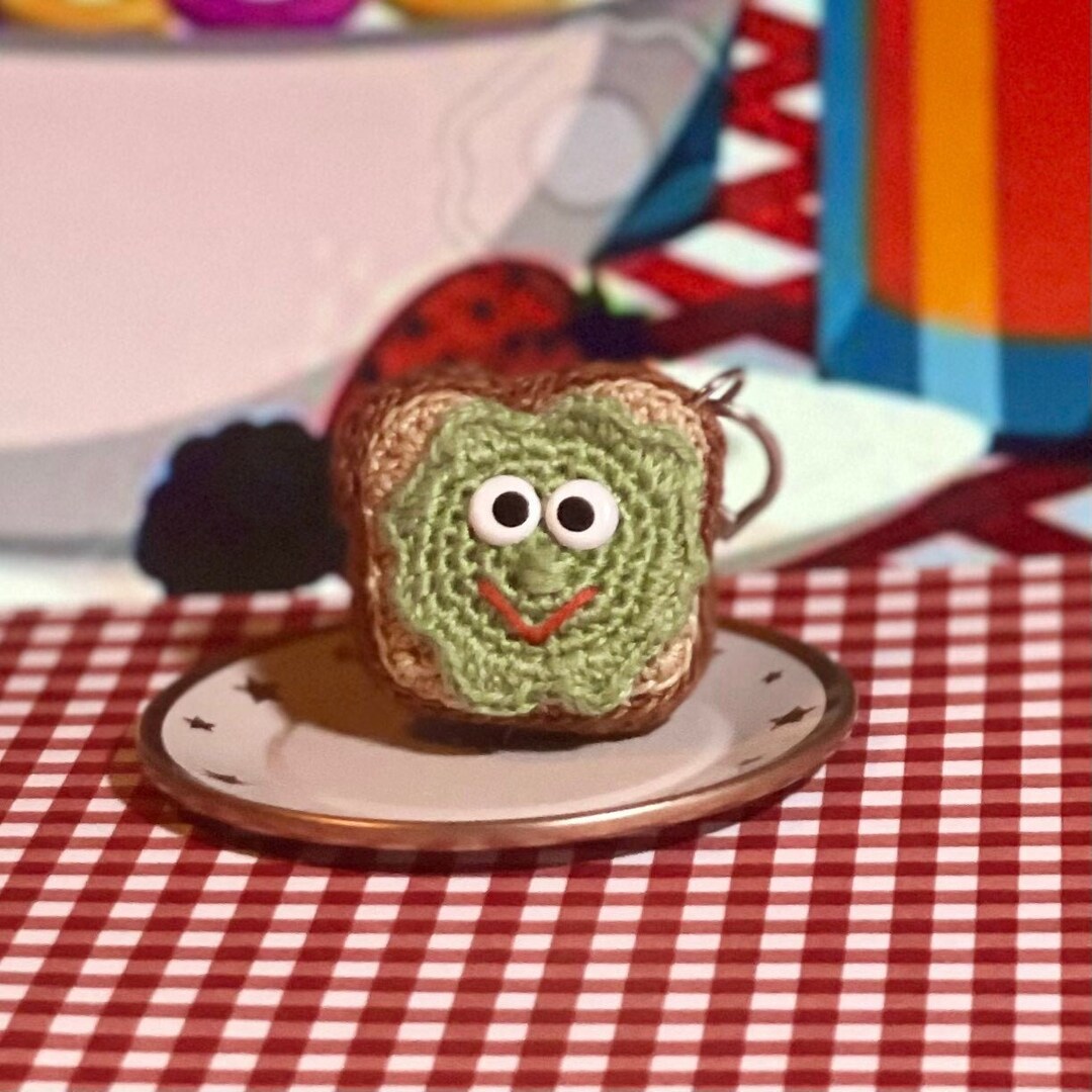 Avocado Toast Keychain, Quarter Holder Bag Charm, Meter Quarter Car ...