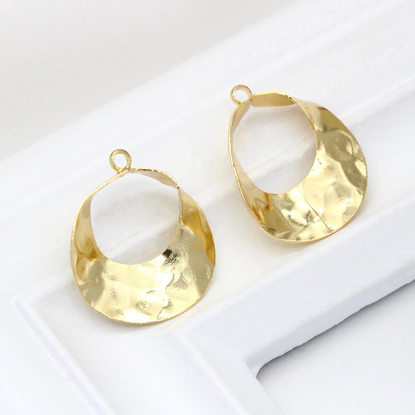 10 Tiny Hammered Pattern Circle Charm Pendant Dainty 14K GF | Etsy