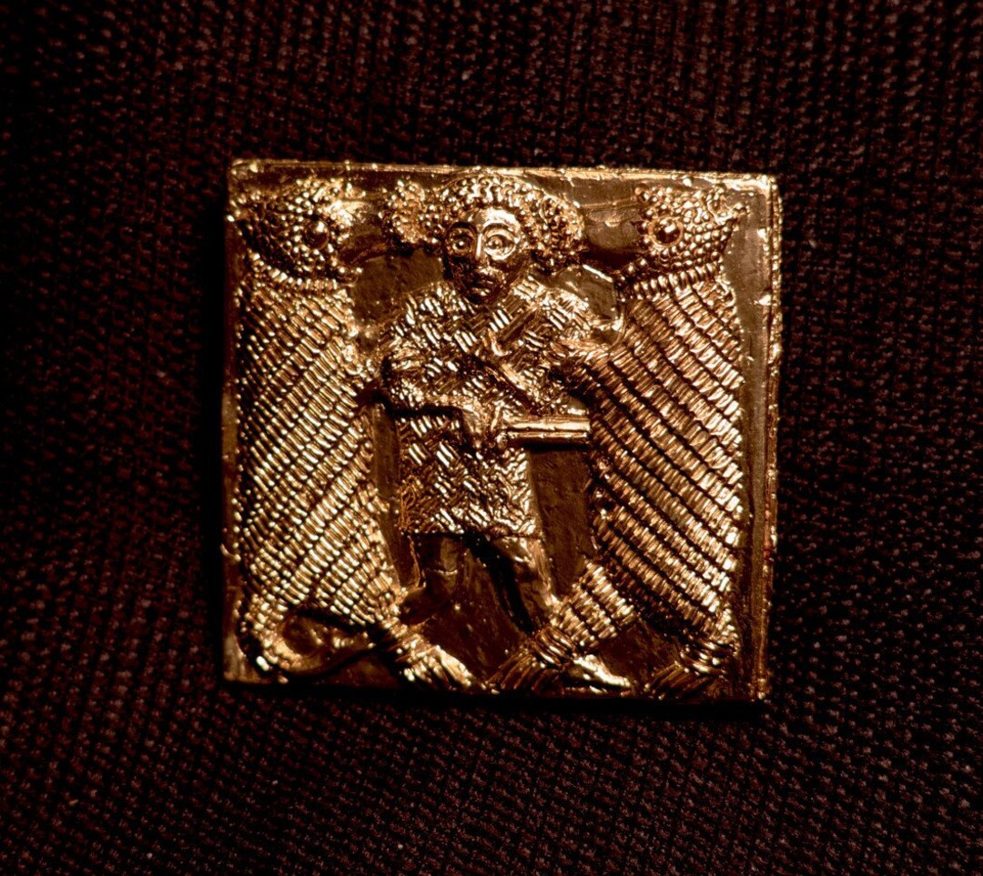 Helm Plaque - Man and Two Bears - PV28 - Etsy