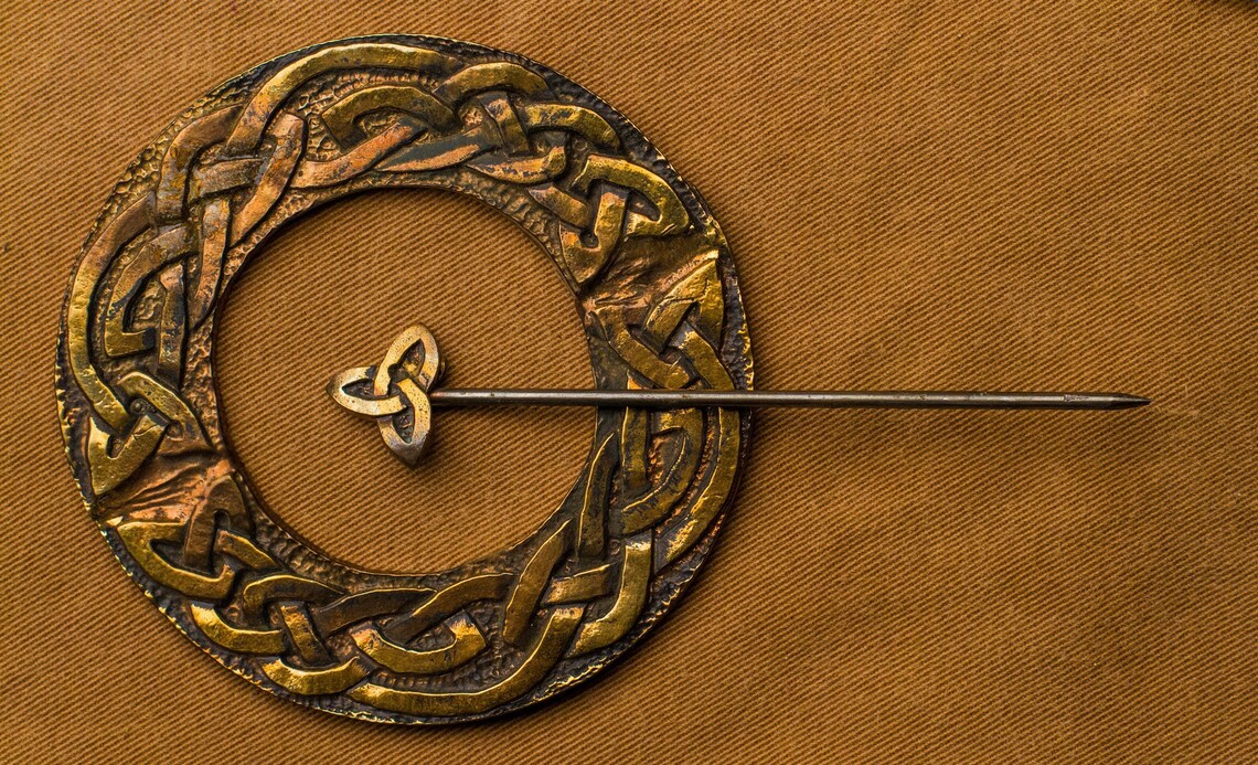 Celtic Pin Brooch large Round R-15 - Etsy