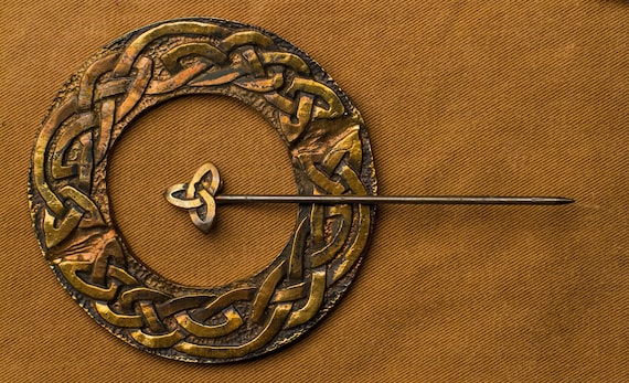 Celtic Pin Brooch large Round R-15 - Etsy