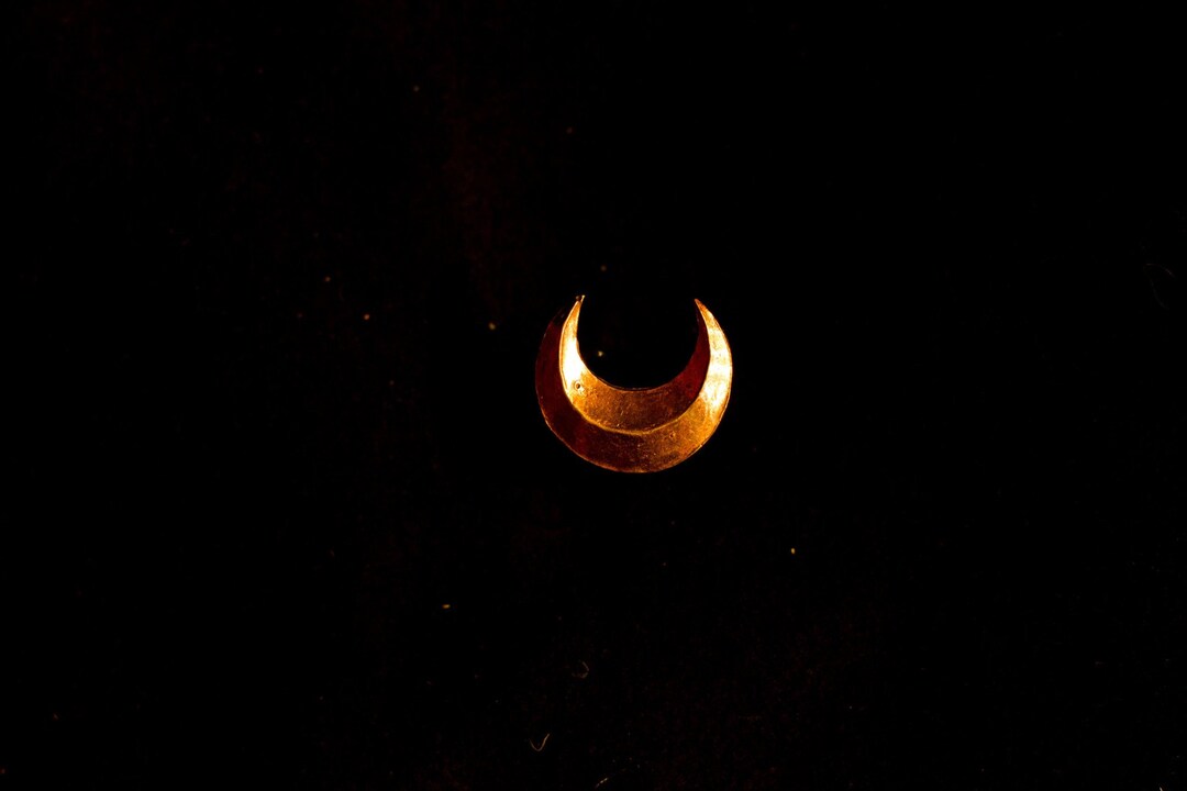 SCA Caid Kingdom Belt Mount - Crescent Moon - K-07 - Etsy