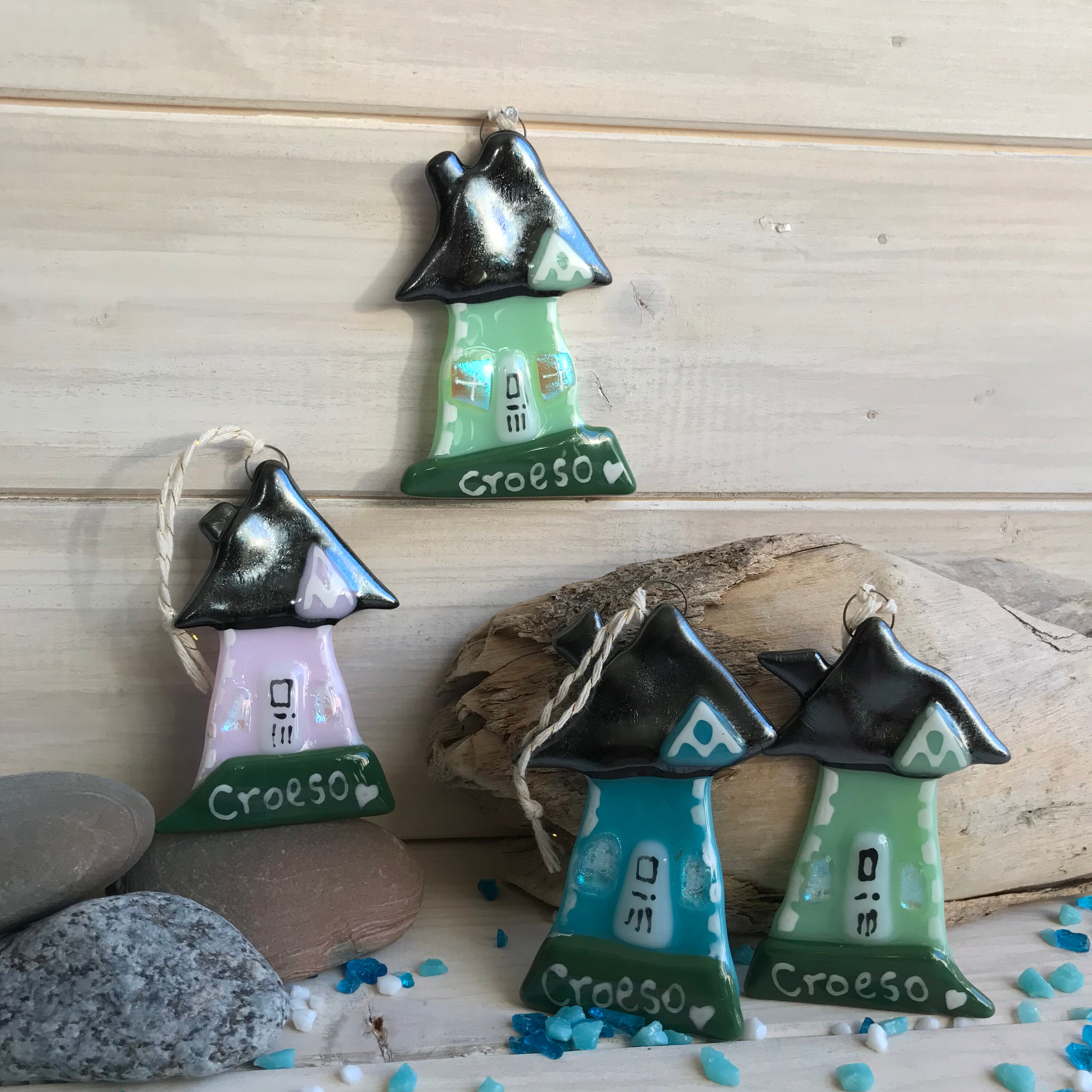 1 Cute Croeso Welsh House Handmade Glass Decoration, Welcome to Wales ...
