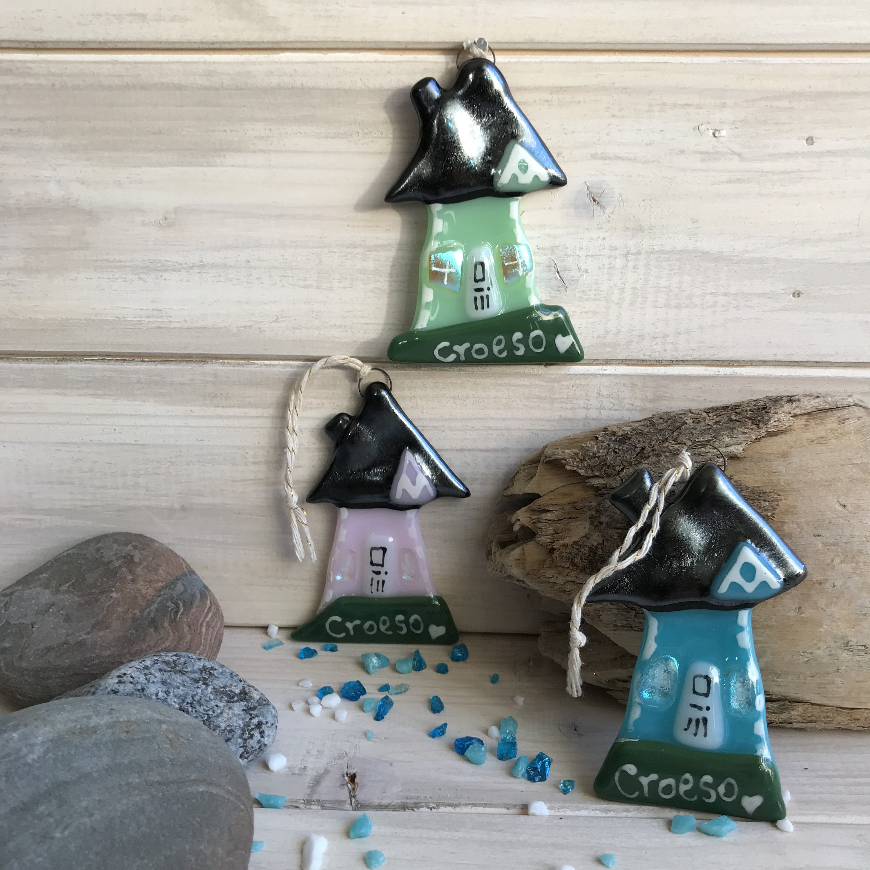1 Cute Croeso Welsh House Handmade Glass Decoration, Welcome to Wales ...