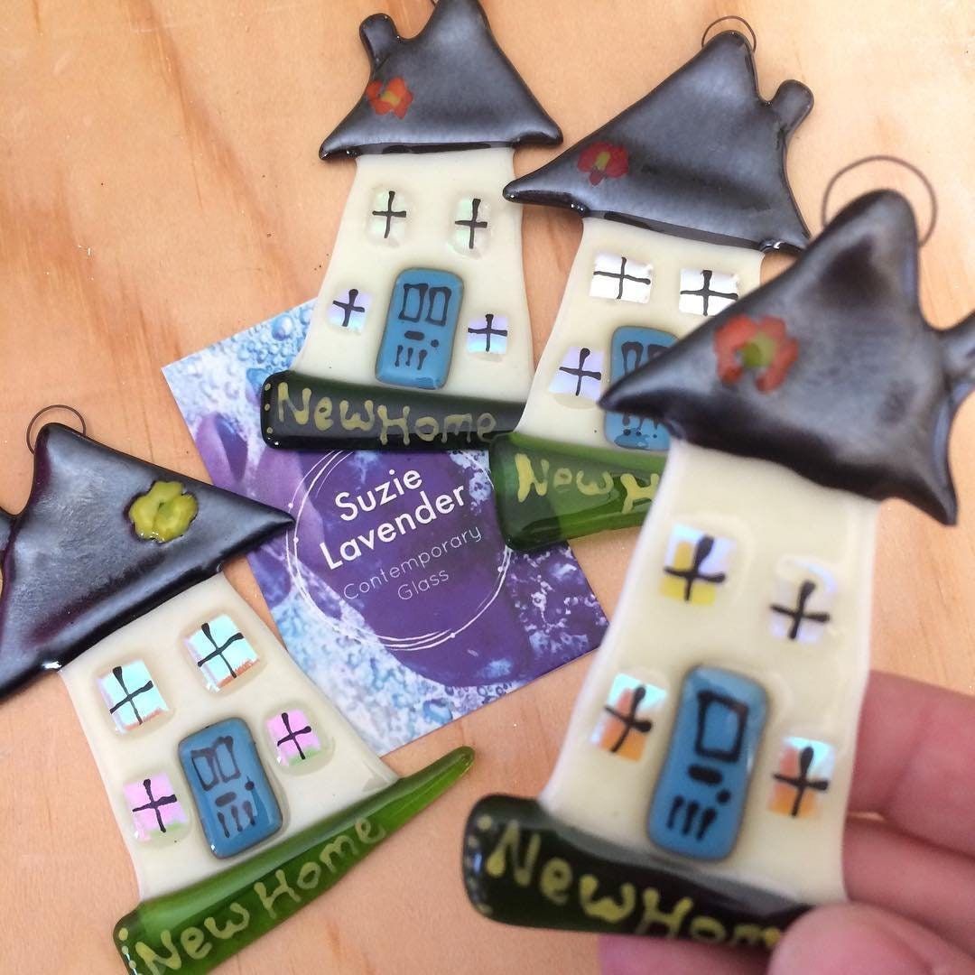 1 Cute Croeso Welsh House Handmade Glass Decoration, Welcome to Wales ...