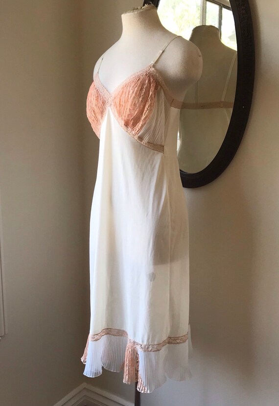 Vintage Cream Slip With Peach Lace, Ruffle Slip, Ling… - Gem