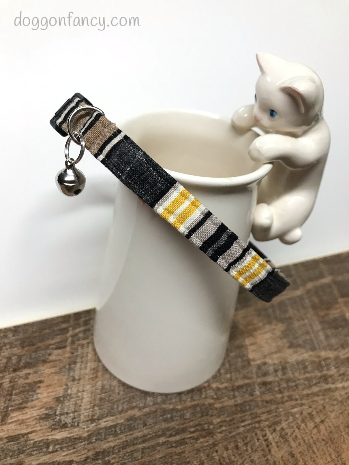 Modern Gentlemen Style Cat Collar With Safety Breakaway Buckle and Bell ...