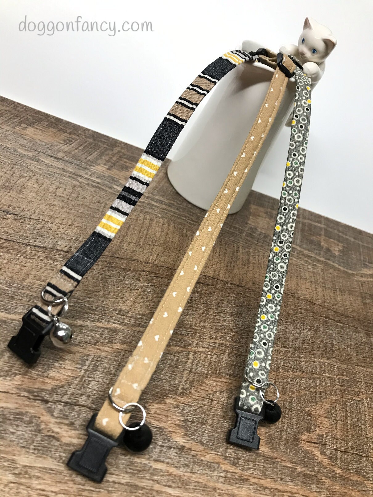 Modern Gentlemen style cat collar with safety buckle and bell | Etsy