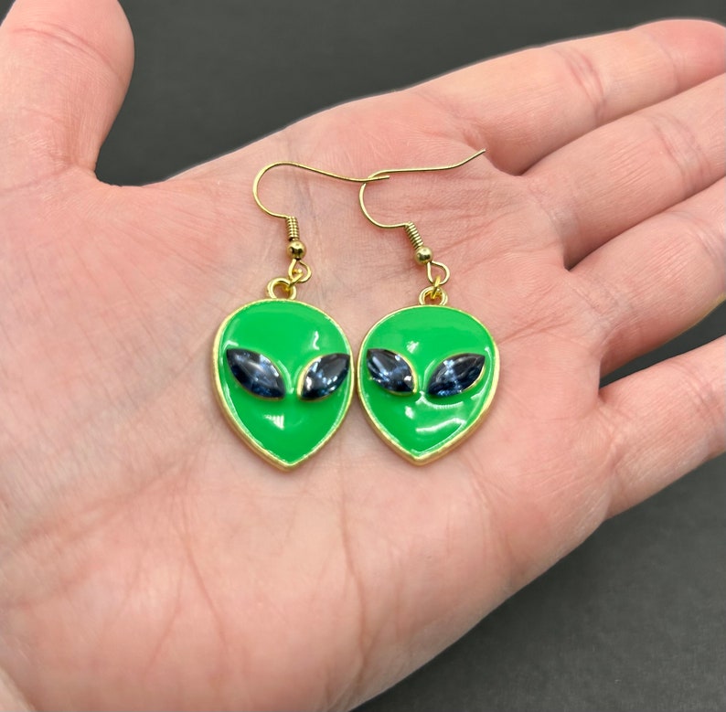 Unique Gold Tone Slime Green Enamel Alien Head With Black Eyes With ...