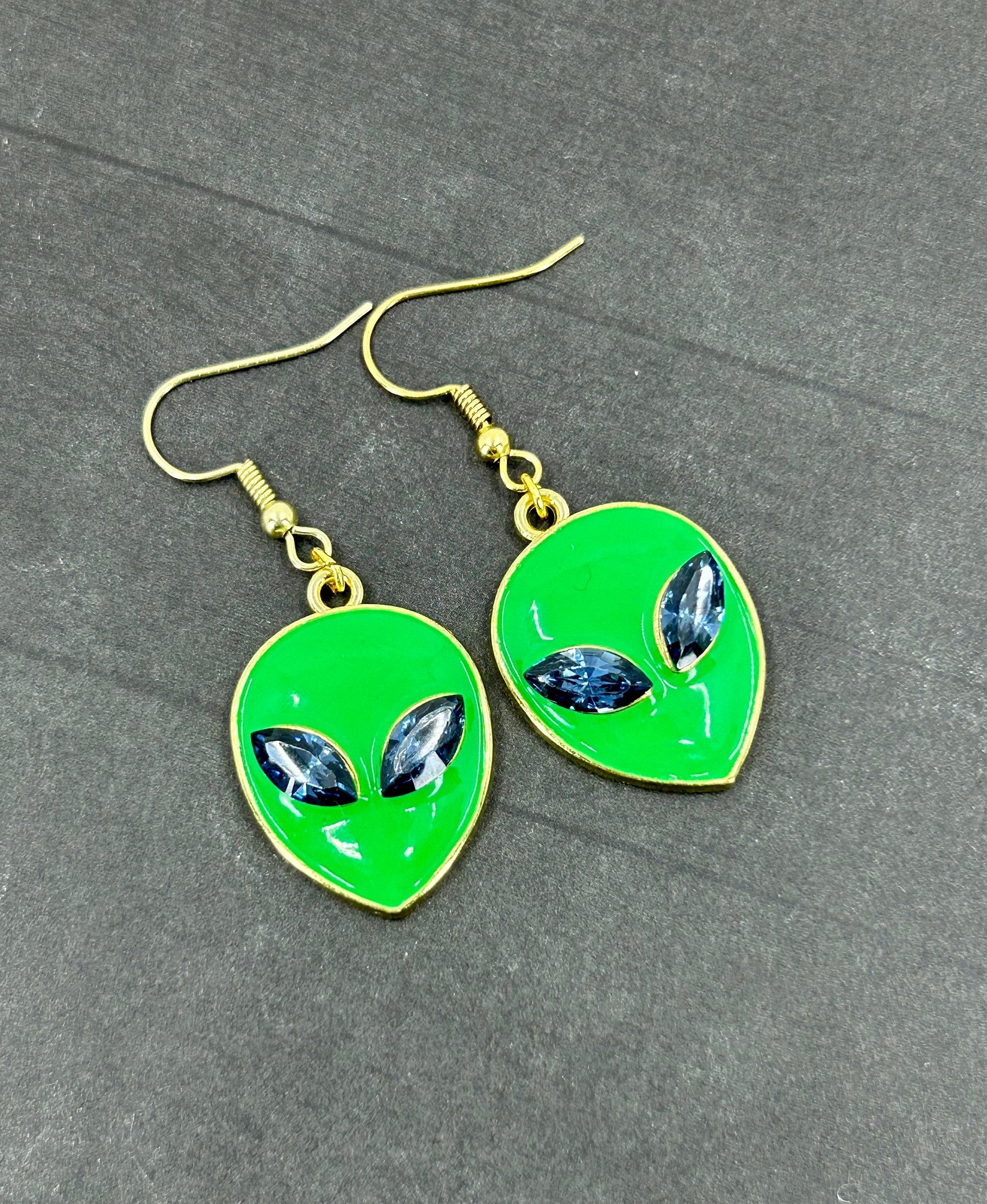Unique Gold Tone Slime Green Enamel Alien Head With Black Eyes With ...