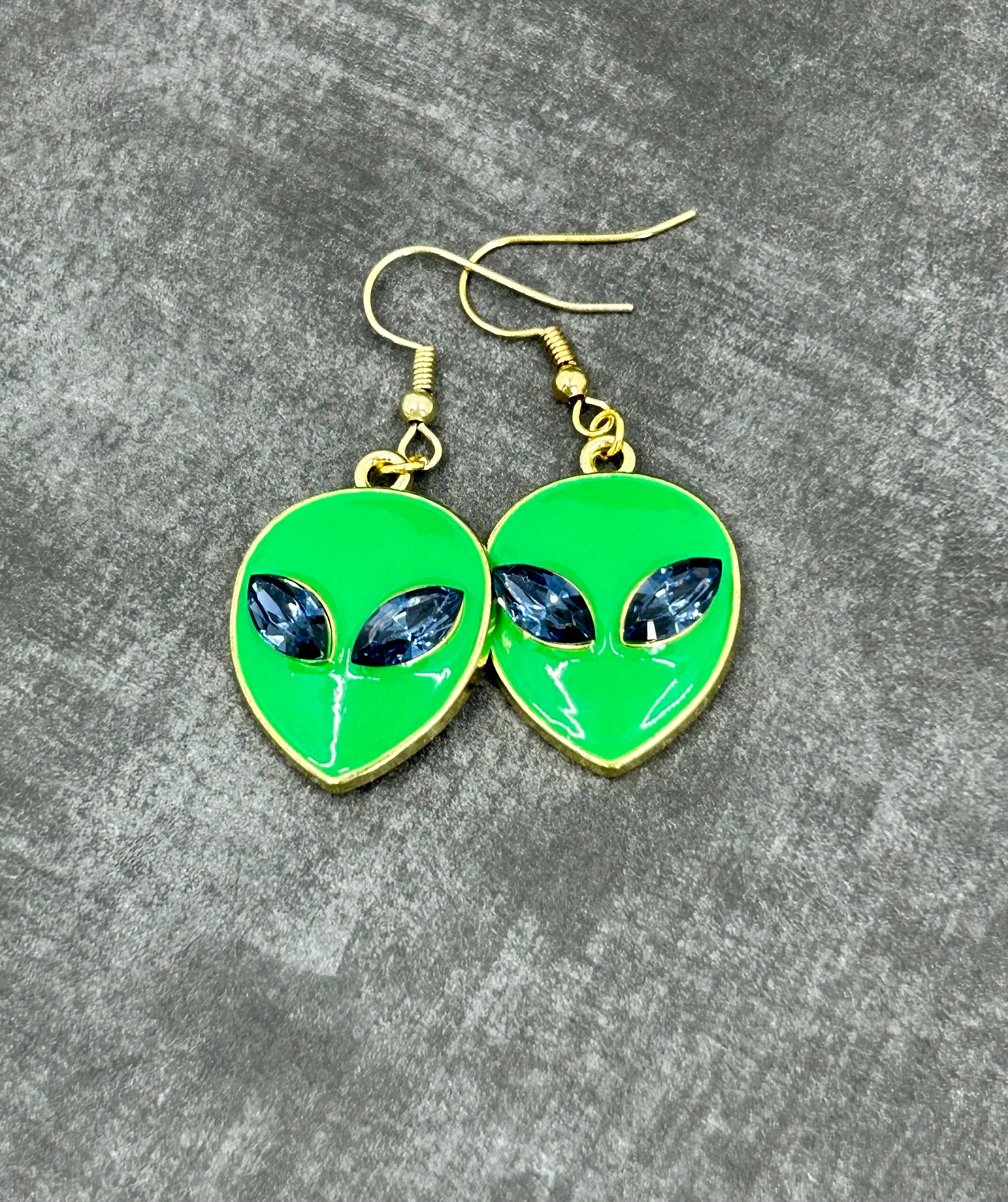 Unique Gold Tone Slime Green Enamel Alien Head With Black Eyes With ...