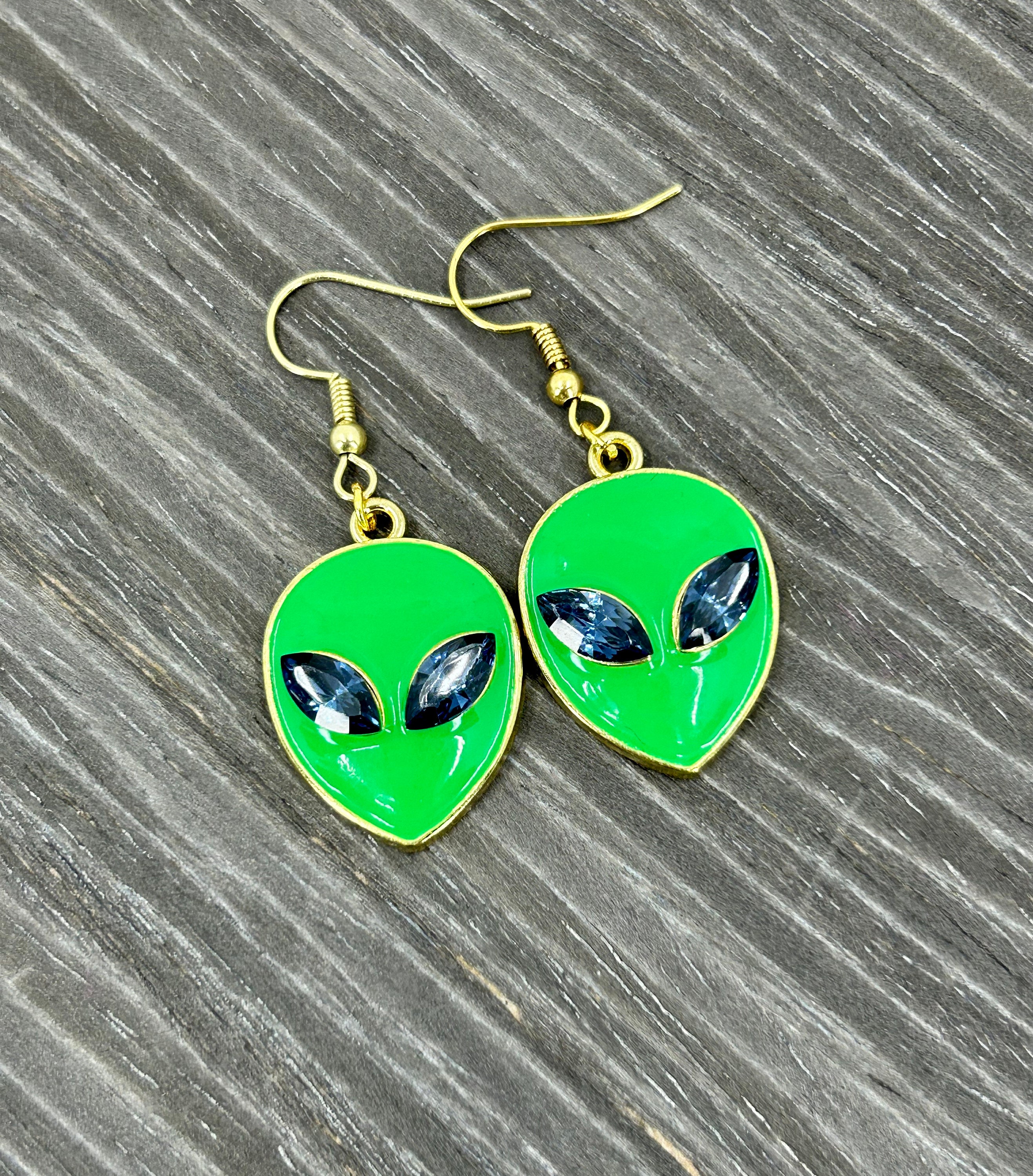 Unique Gold Tone Slime Green Enamel Alien Head With Black Eyes With ...