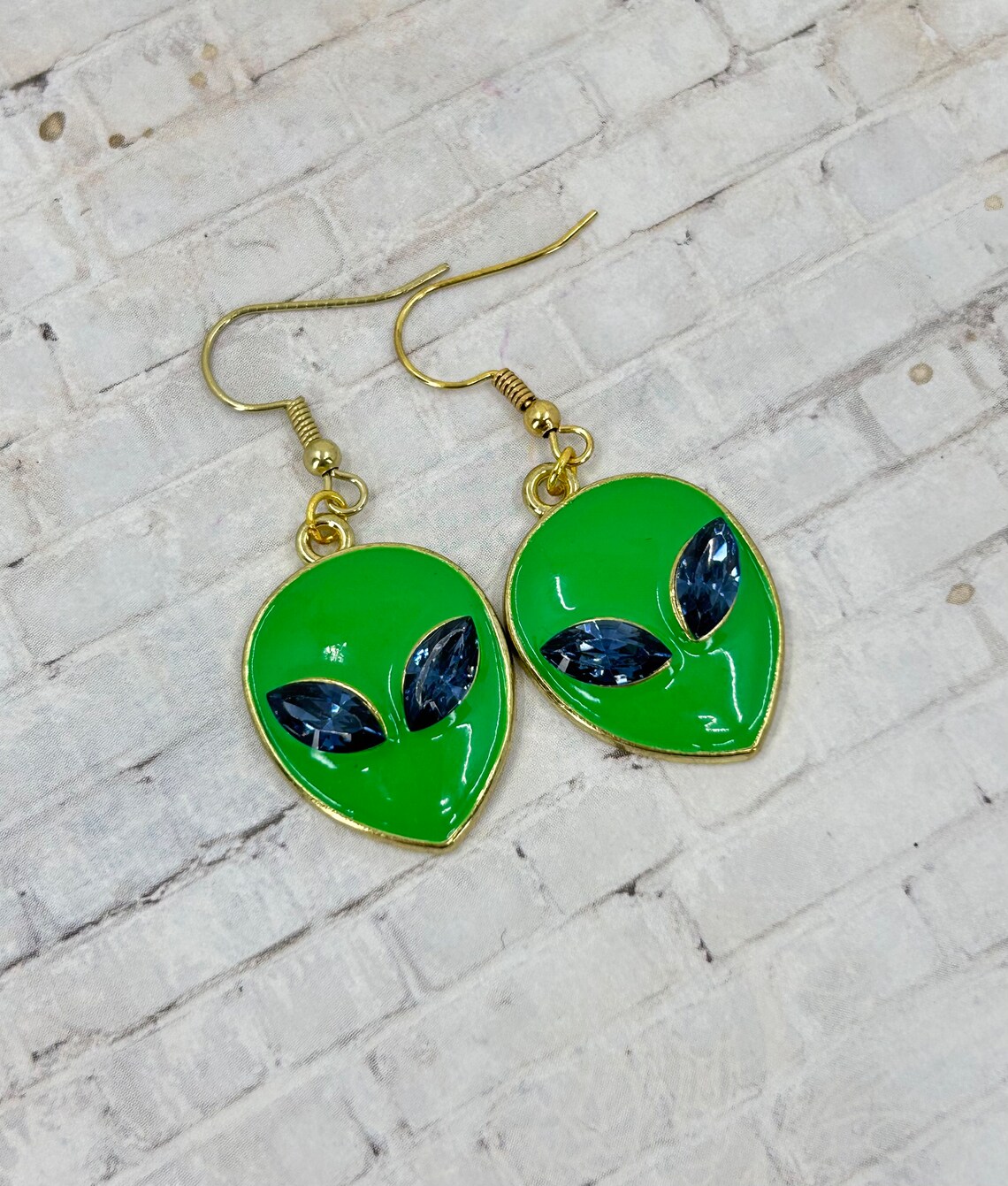 Unique Gold Tone Slime Green Enamel Alien Head With Black Eyes With ...