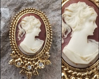 Vintage cameo brooch | Etsy