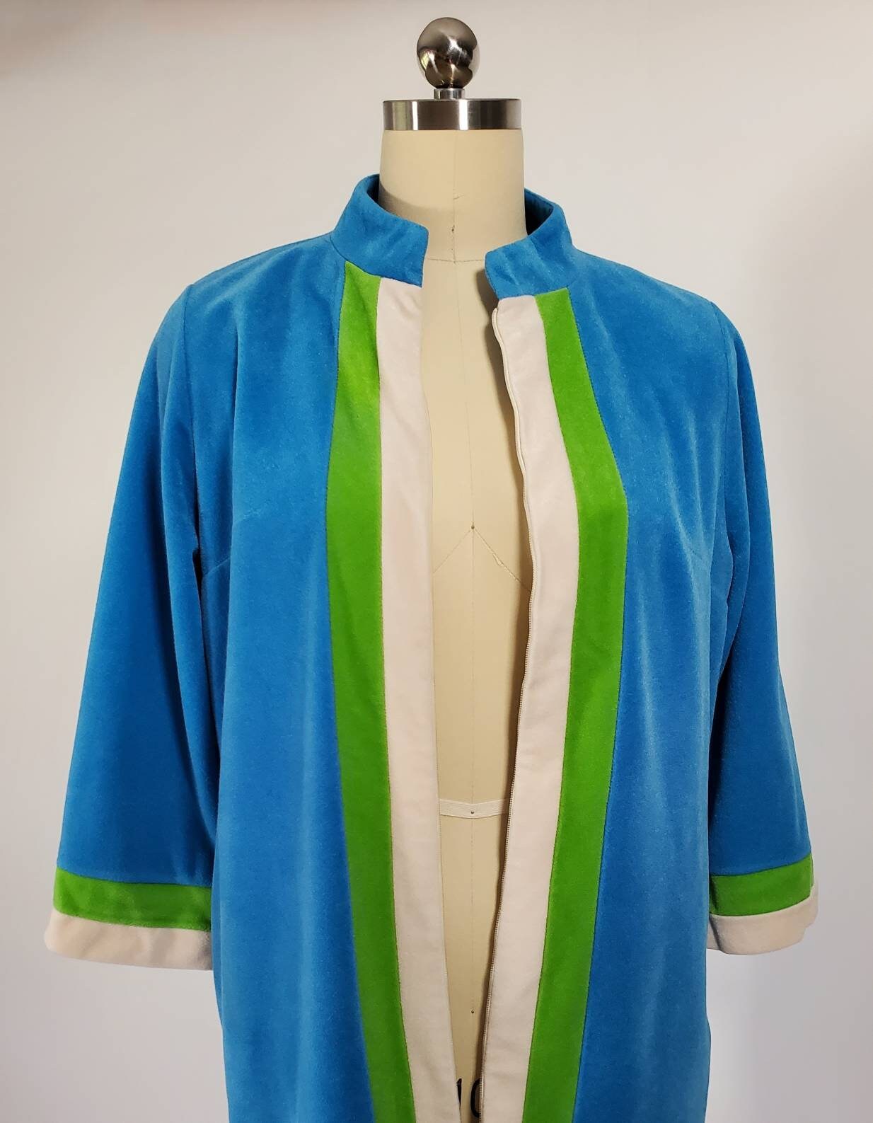 1970s Velour Robe by Vanity Fair 70s Sleepwear 70's Loungewear Women's ...