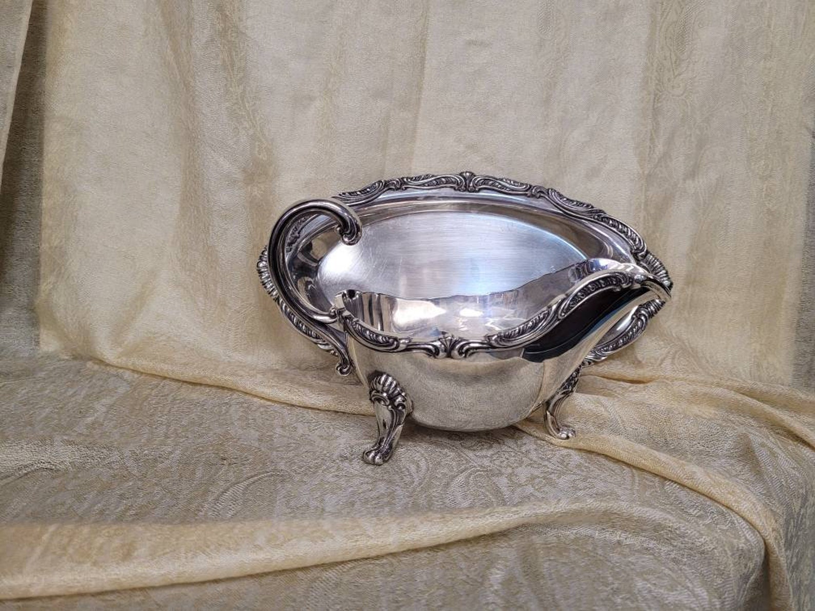 Southern Colonial Silver Plate Gravy Boat With Underplate by Fine Arts ...